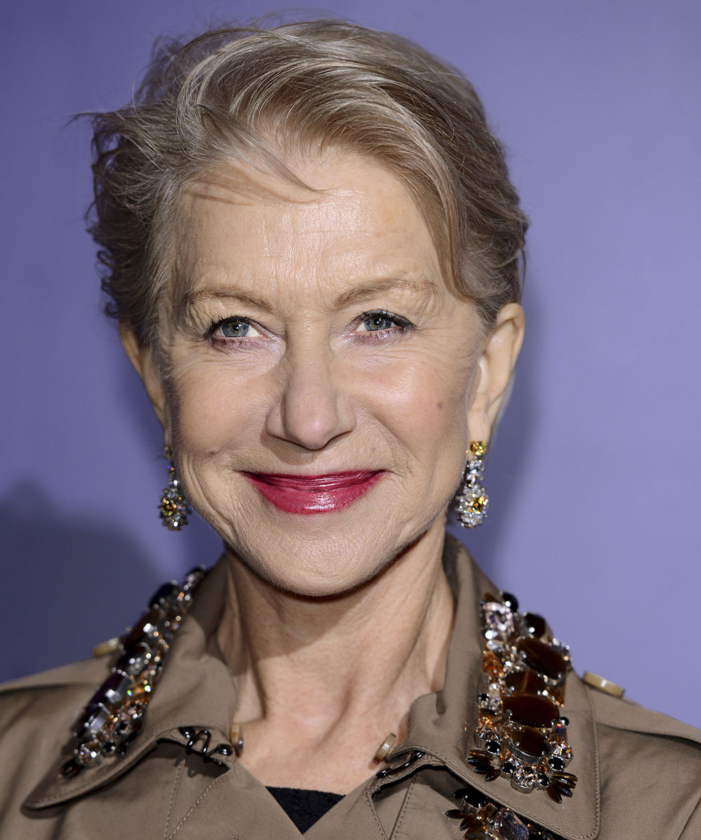 Helen Mirren Beauty Tips - Helen Mirren Shares Makeup, Hair And Beauty ...